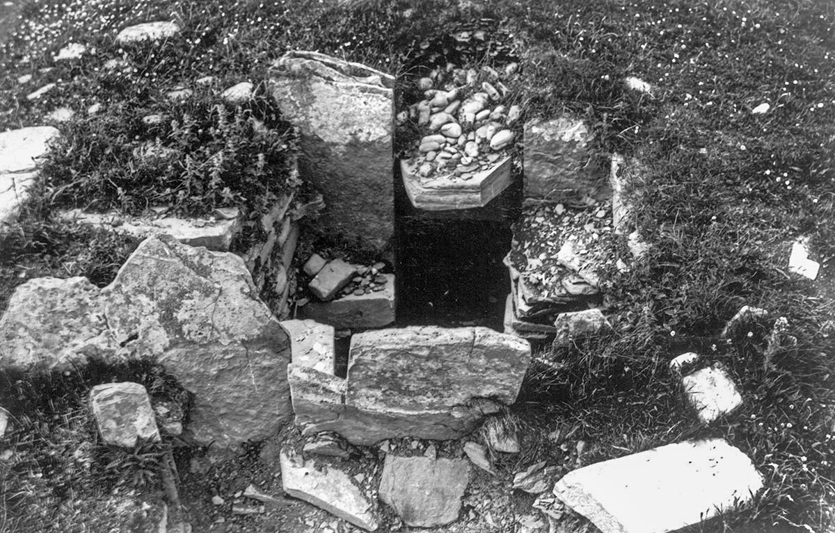 Tombs of the Isles – 1937 photographs of the Knowe of Rowiegar, Rousay ...