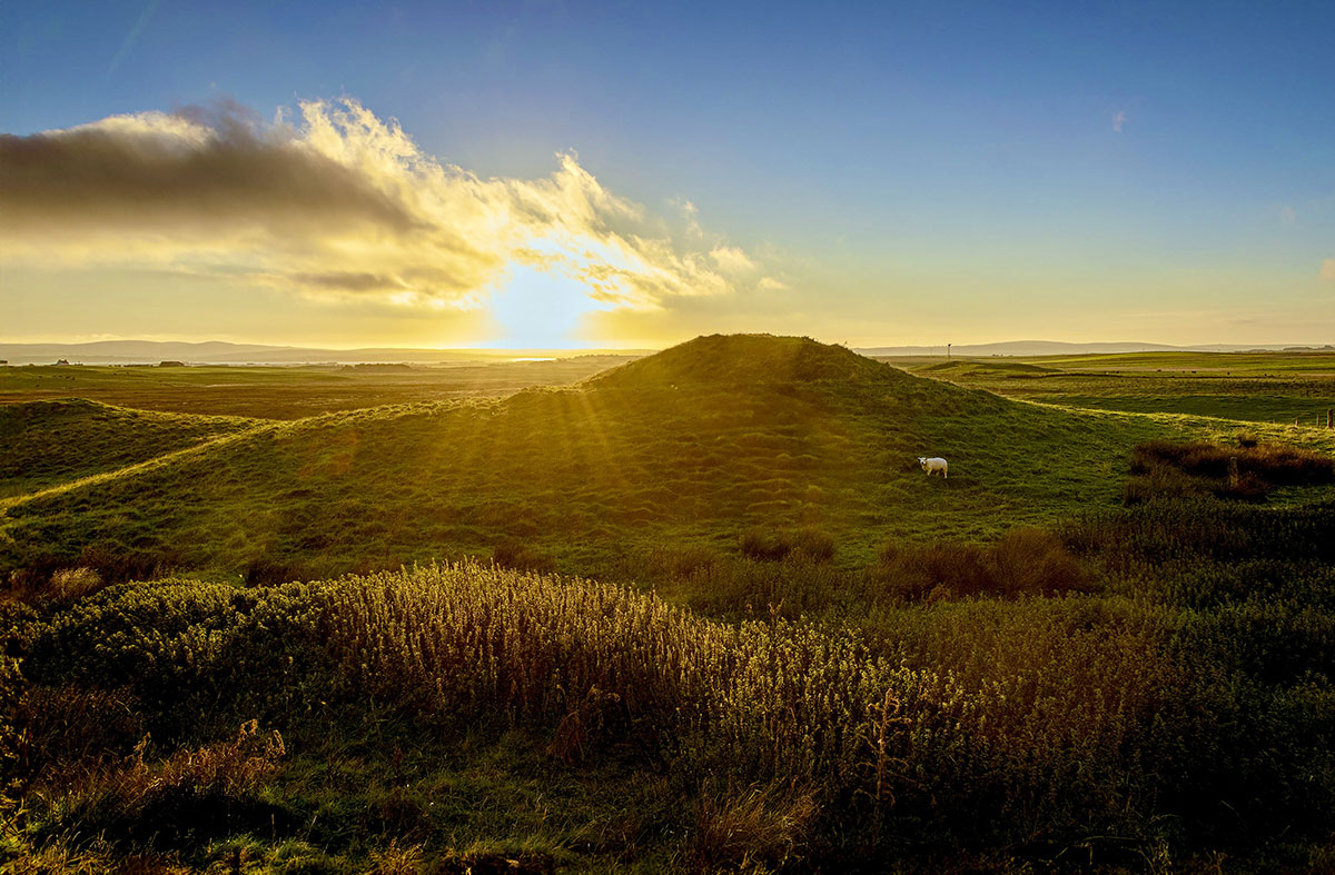 Sunset expedition to Orkney's Knowes of Trotty barrow cemetery ...